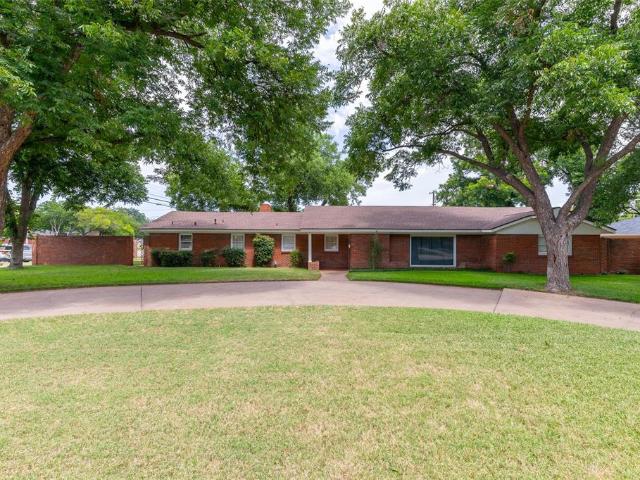 1401 Woodridge Drive