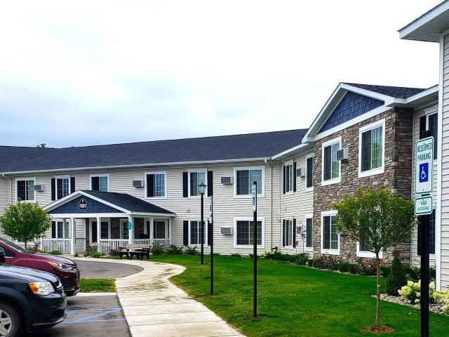 1401 & 1501 Crestview Dr 2 beds, 1 full bath