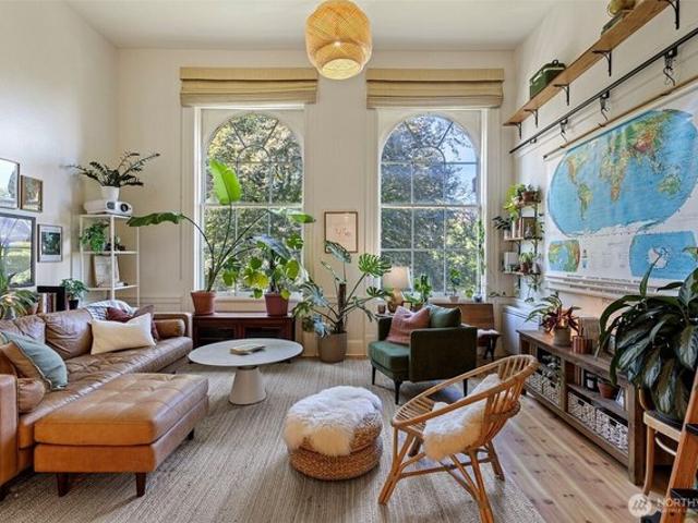 1401 5th Ave W Apt 305, Seattle, WA 98119