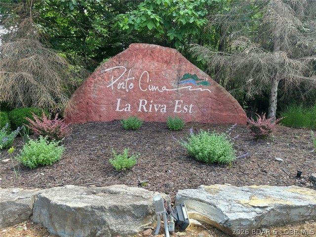 1401A Via Del Lago Dr, Sunrise Beach, MO 65079