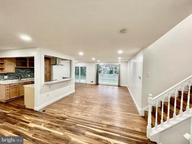 1402 Mullins Street