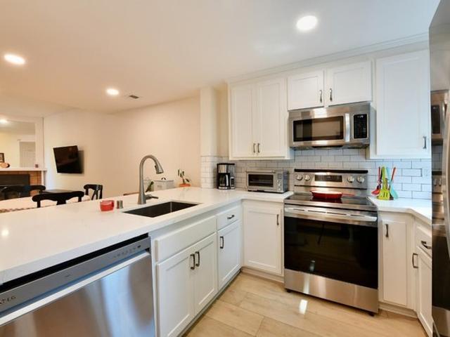 1402 Marylyn Cir, Petaluma, CA 94954