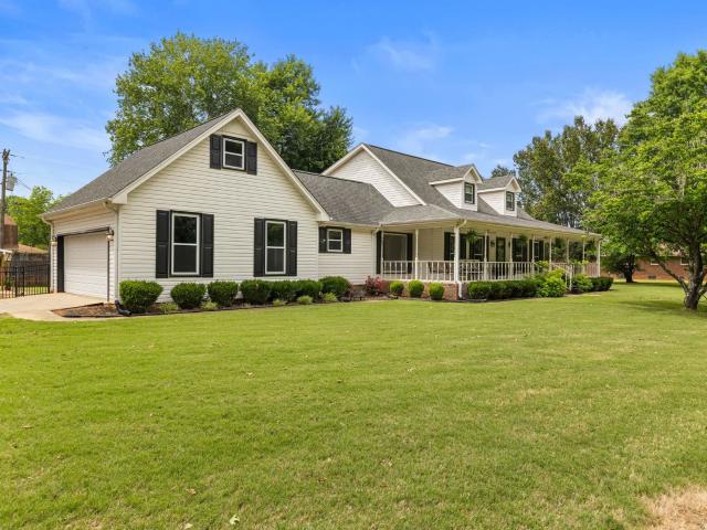 1402 Meadow Dr