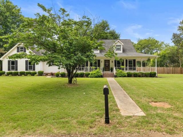 1402 Meadow Dr, Tuscumbia, AL 35674