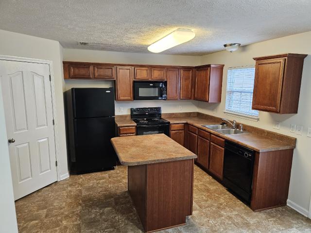 1402 Orange Ct