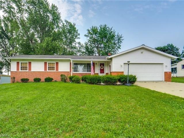 1402 Brookwood Dr, Mogadore, OH 44260