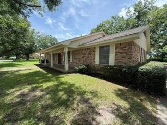 1402 Circle Drive