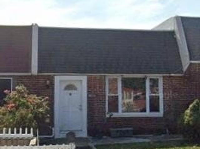 1402 Cosgrove St, Marcus Hook, PA 19061