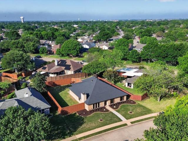 1402 Country Lane