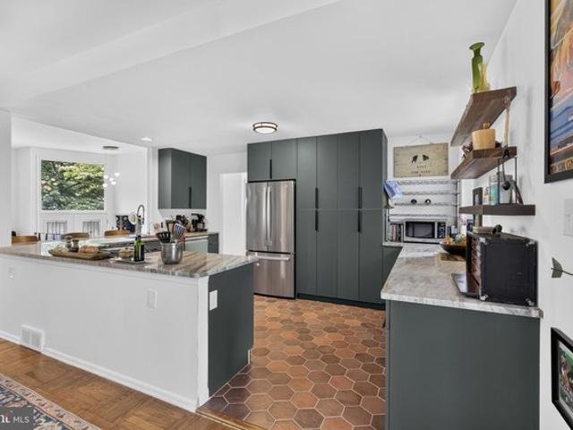 1402 Drake Rd, Wilmington, DE 19803