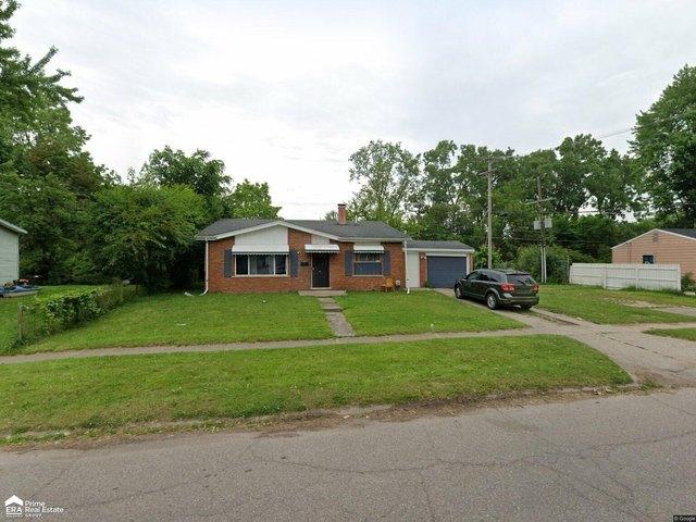 1402 Flamingo Dr, Mount Morris, MI 48458