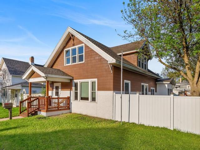 1402 George St, La Crosse, WI 54603