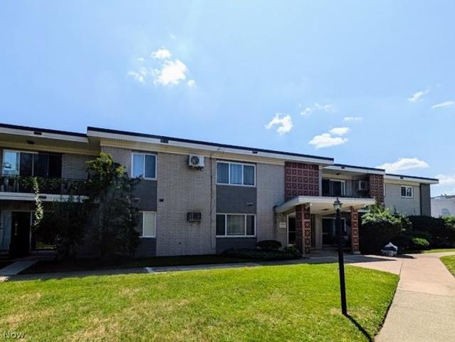 1402 Golden Gate Blvd Unit G201, Mayfield Heights, OH 44124