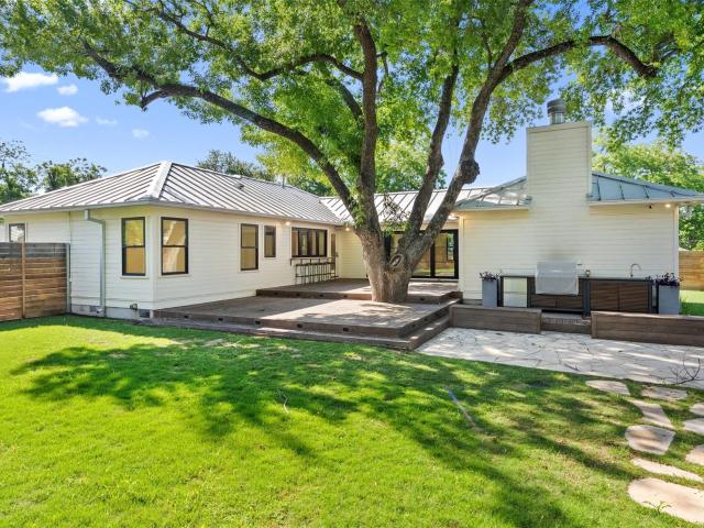1402 Hutto Rd