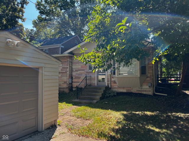 1402 Kessler Boulevard East Drive