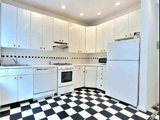 1402 Lexington Avenue 7