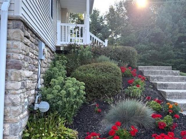 1402 Pondview Loop