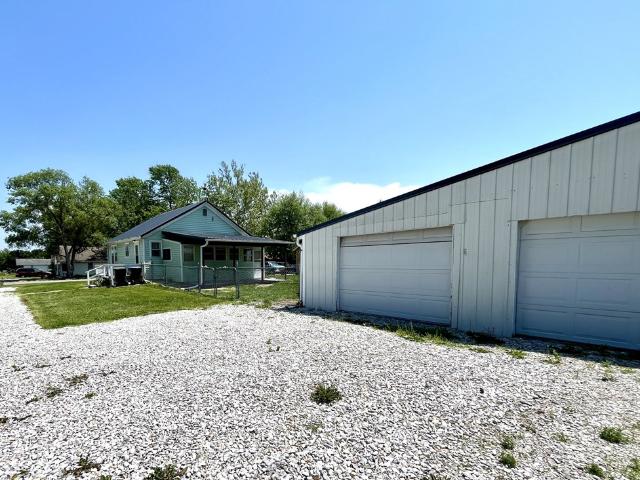 1402 Porter