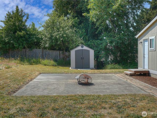 1402 rd Street E