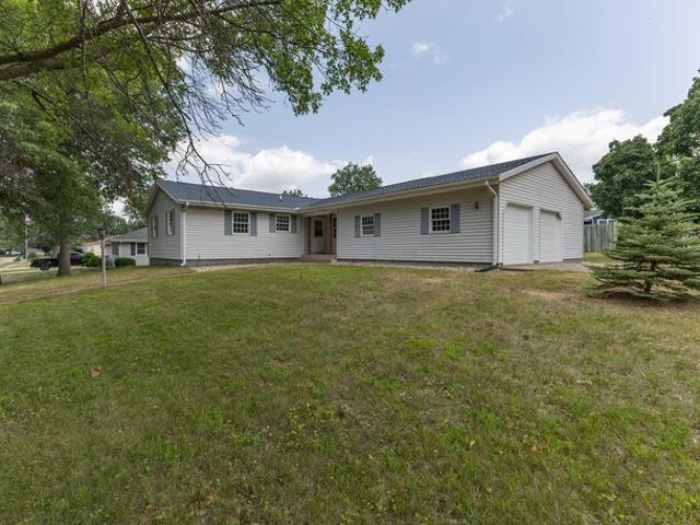 1402 Rosehill Ave, Camanche, IA 52730