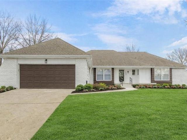 1402 SW Charleston Ave W, Lee's Summit, MO 64081