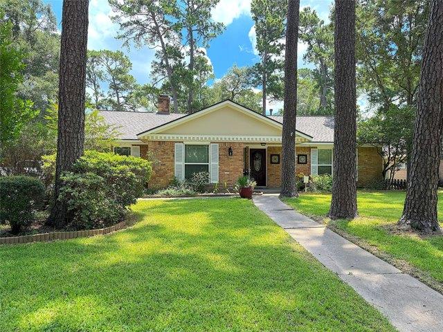 1402 Trailwood Village Dr, Houston, TX 77339
