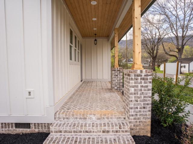 1402 W 55th Street