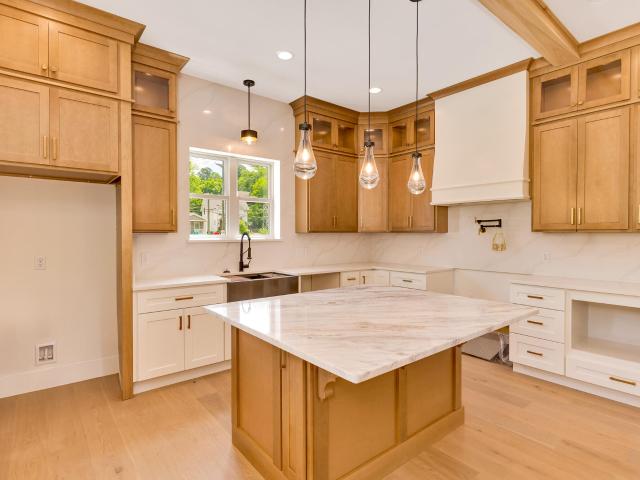1402 W 55th Street