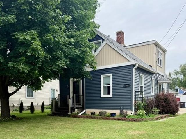 1402 W Murdock Ave, Oshkosh, WI 54901