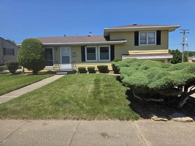 1402 Winter Dr, Freeport, IL 61032