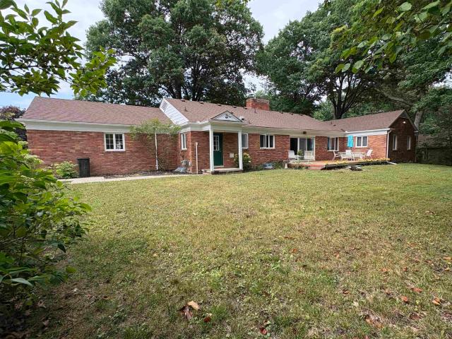 1402 Woodslea Street