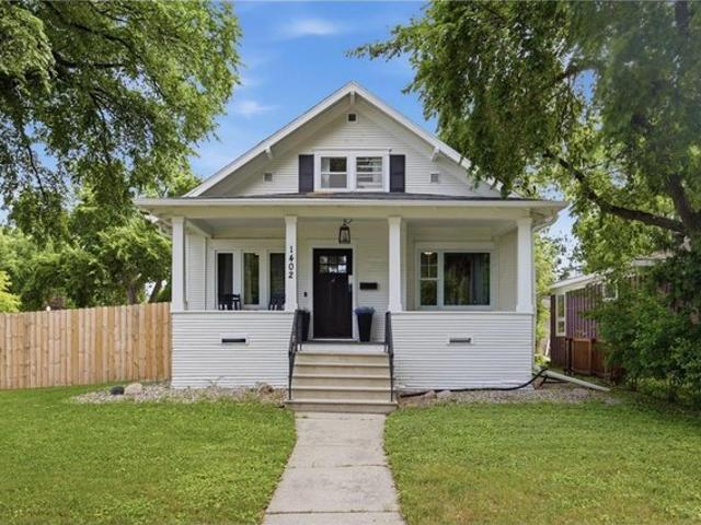 1402 8th Ave S, Fargo, ND 58103