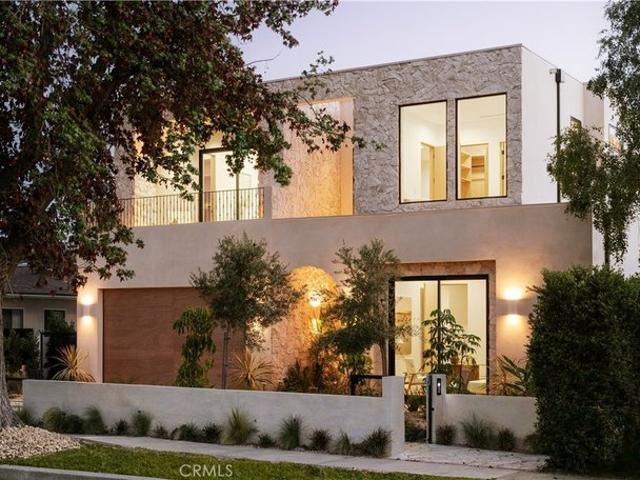 14032 Hartsook St, Sherman Oaks, CA 91423