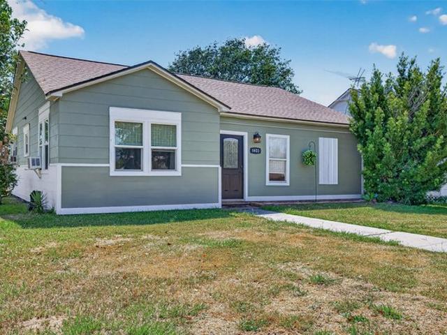 1403 N Avenue F, Freeport, TX 77541