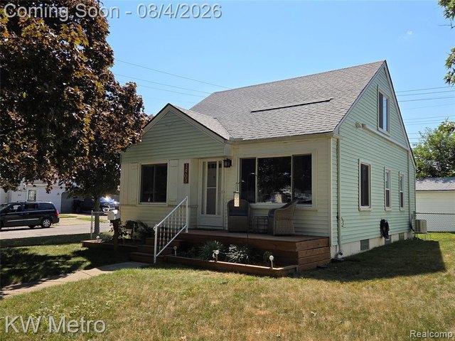 1403 N Bywood Ave, Clawson, MI 48017