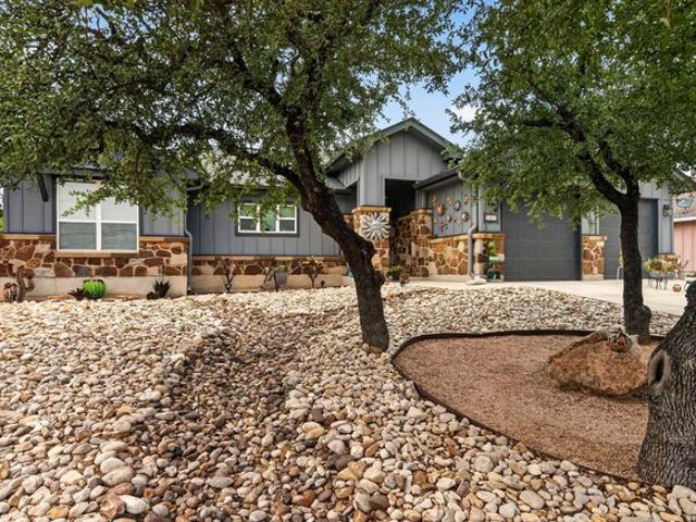 1403 Cottonwood Rd, Fischer, TX 78623