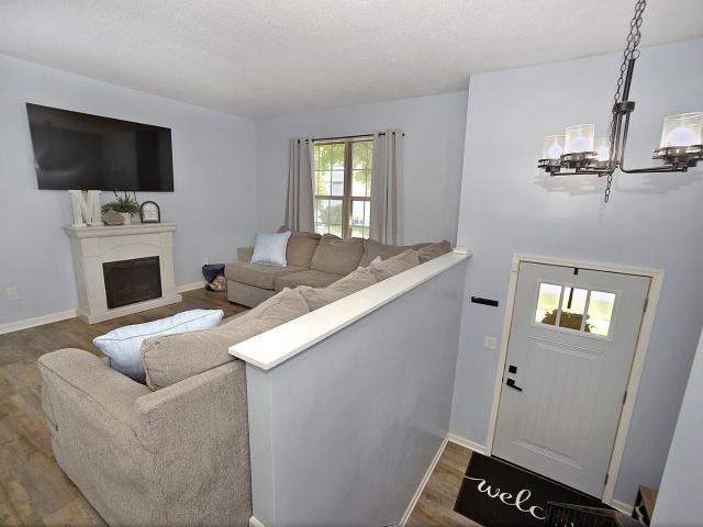 1403 Dakota Dr, Ottawa, IL 61350 | Compass