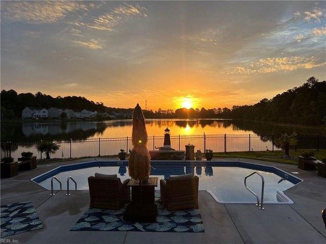 1403 Rotunda Ave, Chesapeake, VA 23323