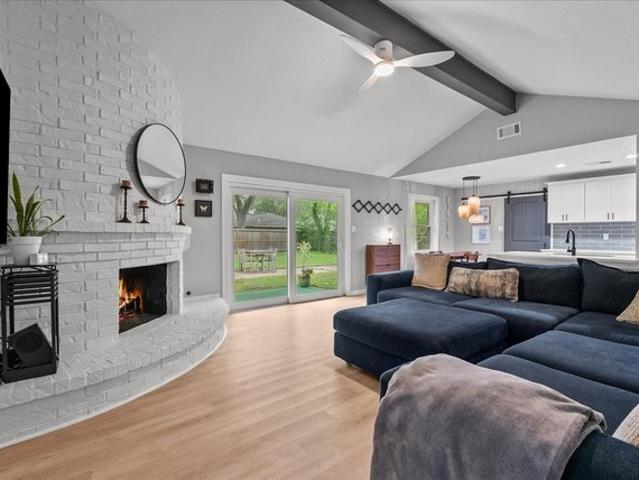 1403 Seagate Ln, Houston, TX 77062