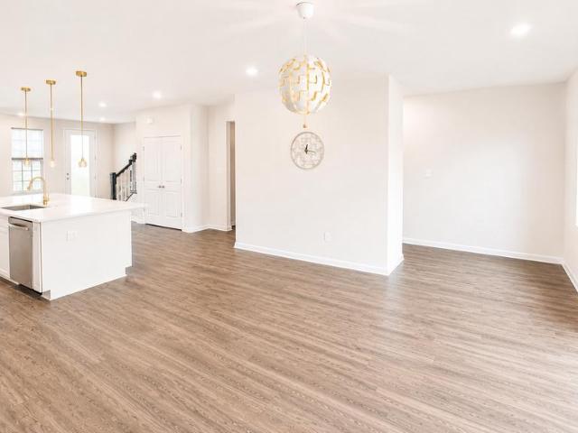 1403 Tawny Thrasher Terrace NE