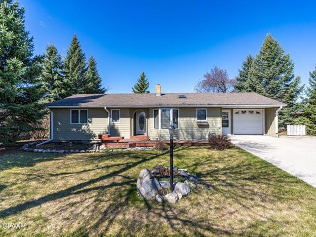 1403 8th Ave NW, East Grand Forks, MN 56721