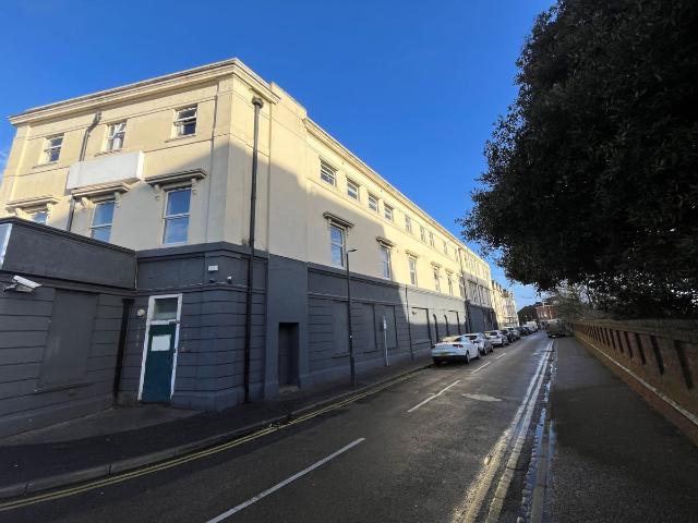 140 142 Holdenhurst Road BH8, Studio to rent, £695 pcm | PrimeLocation