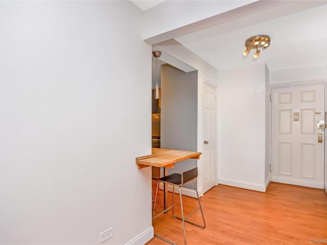 140 50 Burden Crescent, Unit 2E