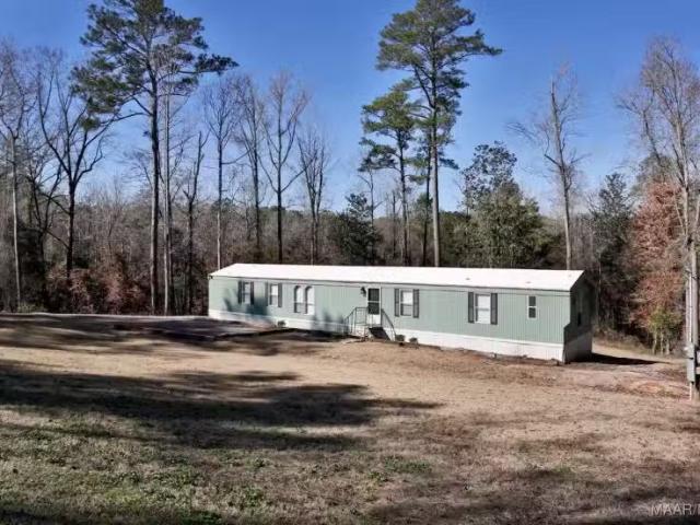 140 COUNTY ROAD 40, EUFAULA, AL 36027 Single Family Residence.