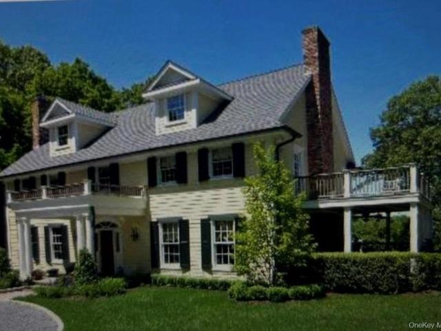 140 Cove Neck Rd, Oyster Bay, NY 11771
