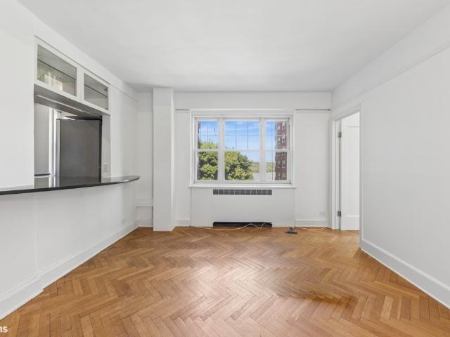 140 CABRINI Boulevard 37