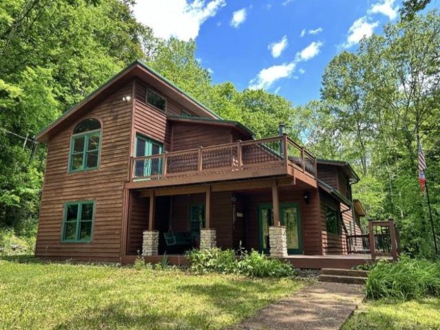 140 Carver Hollow Rd, Pleasant Shade, TN 37145