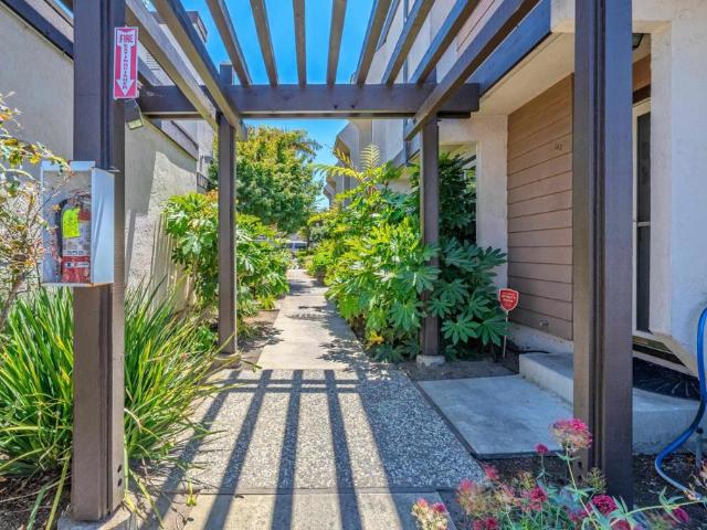 140 Castro St