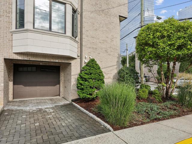 140 Cedar St