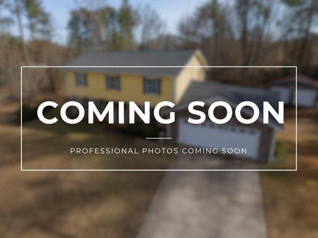 140 Chestnut Lake Dr, Inman, SC 29349